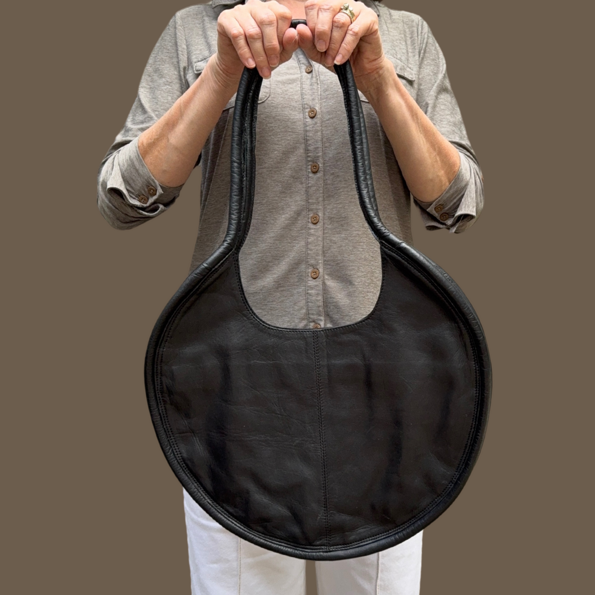 Leather Circle Purse (Black) - Artisan Leather Bag – Intertwined ...